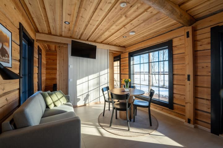 Iisland Logger's Hut, Small House With Sea View - Oulu