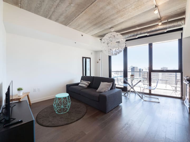 Stylish Nest On The 19th Floor - Winnipeg