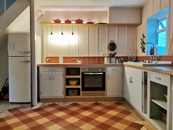 Bright, Spacious Beachside House - Penzance