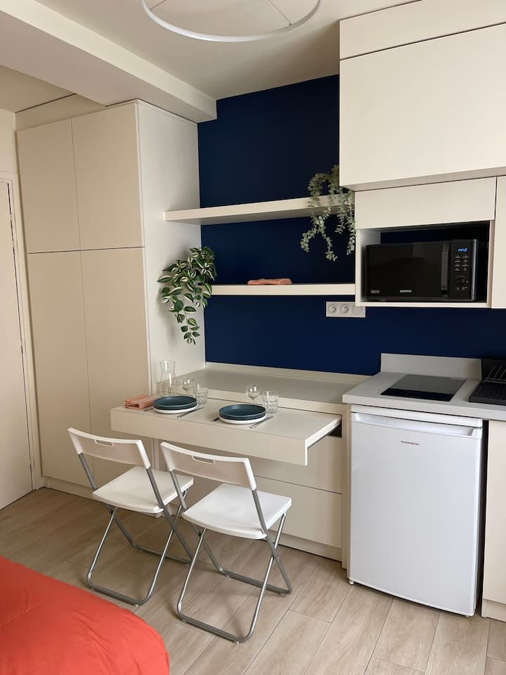 Comme Une Chambre D’hôtel Au Cœur De Lyon - Lione