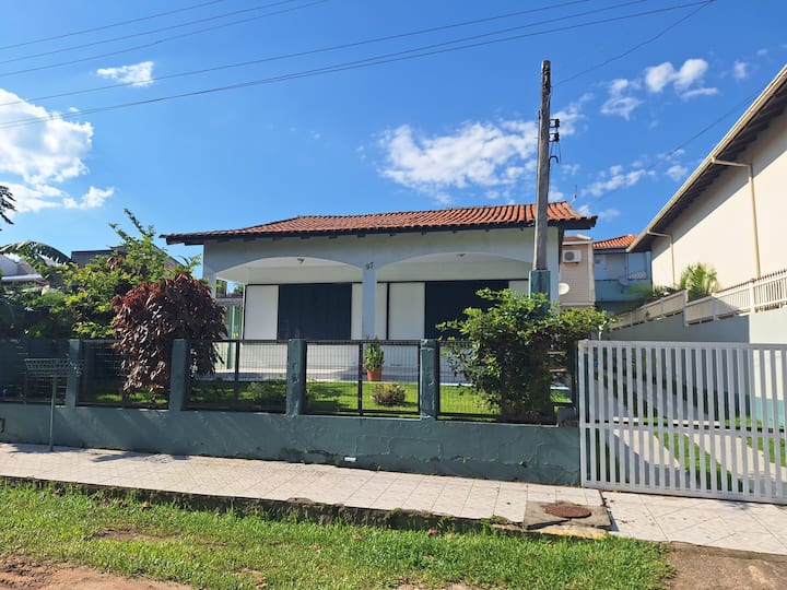 Casa A 200m Da Praia Central - Garopaba