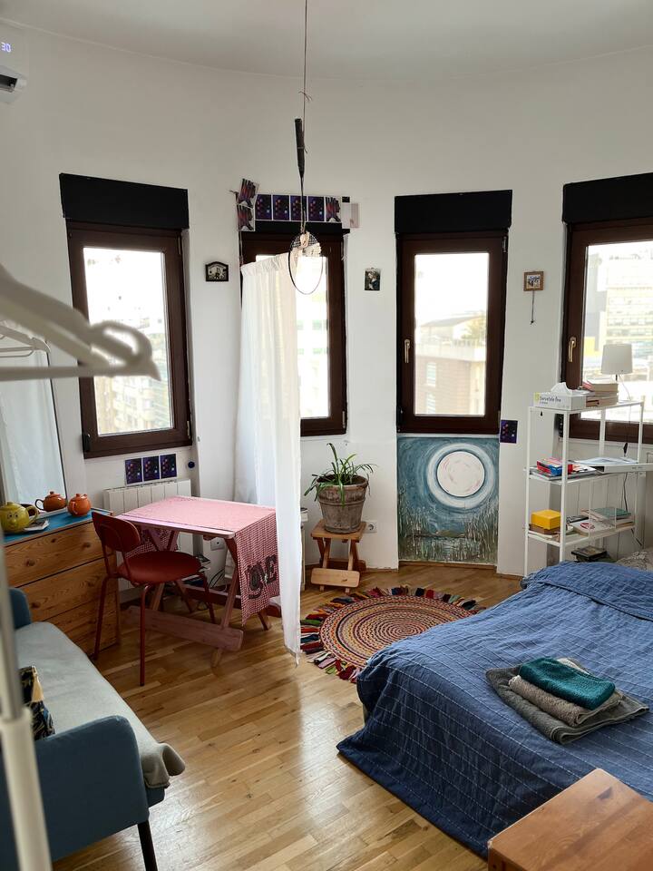 Central Artsy Studio, Self Check-in! - Bucarest