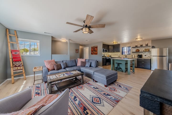 Southwest Escape: Parkside W/ Views & Pet-friendly - Kanab, UT