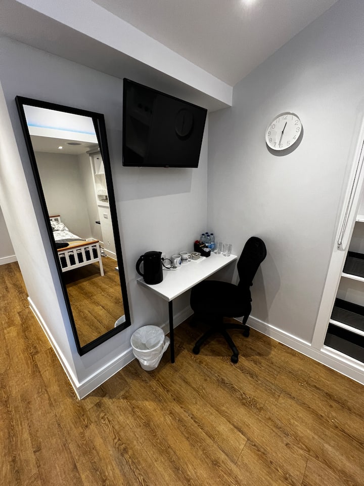 The Joneses Apartment - Nuneaton