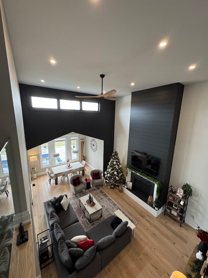 Modern Luxury Retreat~pool-gym & Designer Finishes - Bowmanville