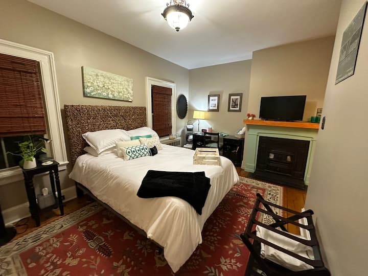 Charming Room In Victorian Home - Poughkeepsie, NY