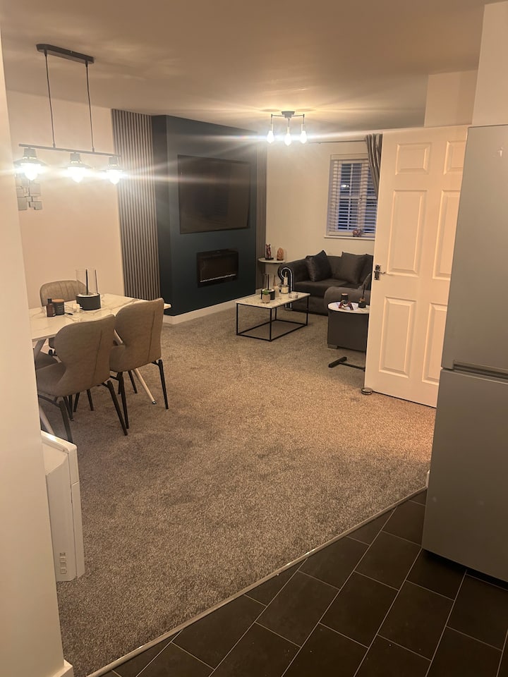 Luxury Apartment 2 Mins To Hospital With Parking - Stoke-on-Trent