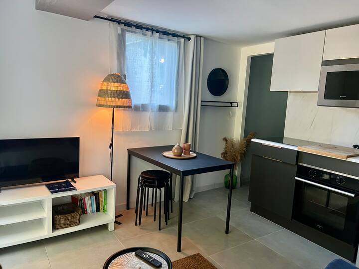 Cocon Vert - 30 M² Avec Terrasse & Stationnement. - Saint-Guilhem-le-Désert