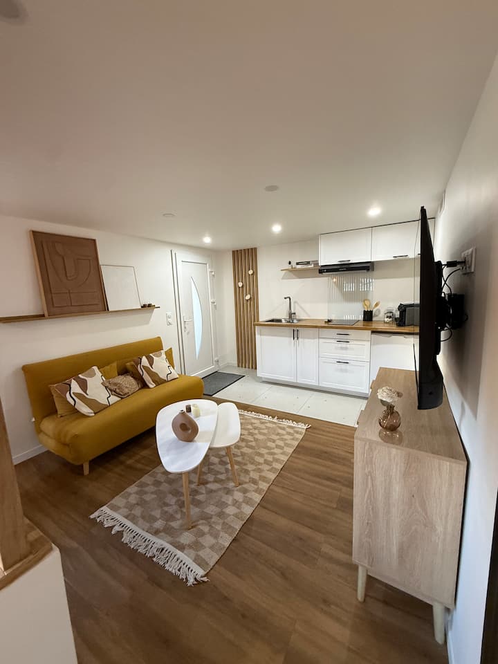 Studio Rénové Avec Parking – Accès Rapide Paris - Cergy