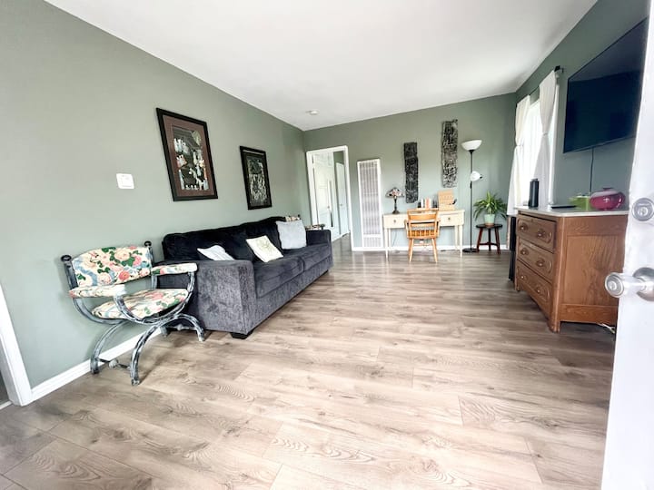 1 Bdrm Eclectic Retreat W/ Parking Space! - Long Beach, CA