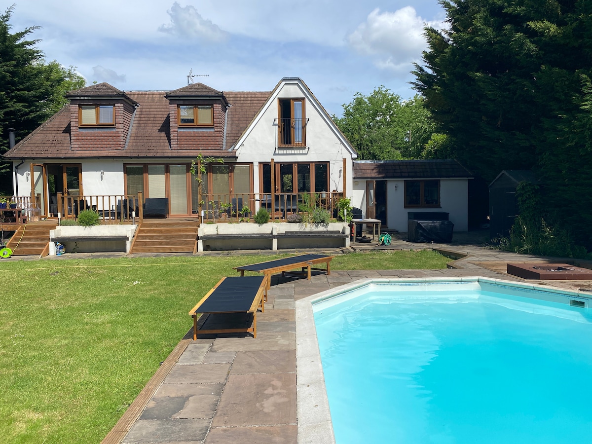 London Holiday Rentals with a Pool - England, United Kingdom | Airbnb