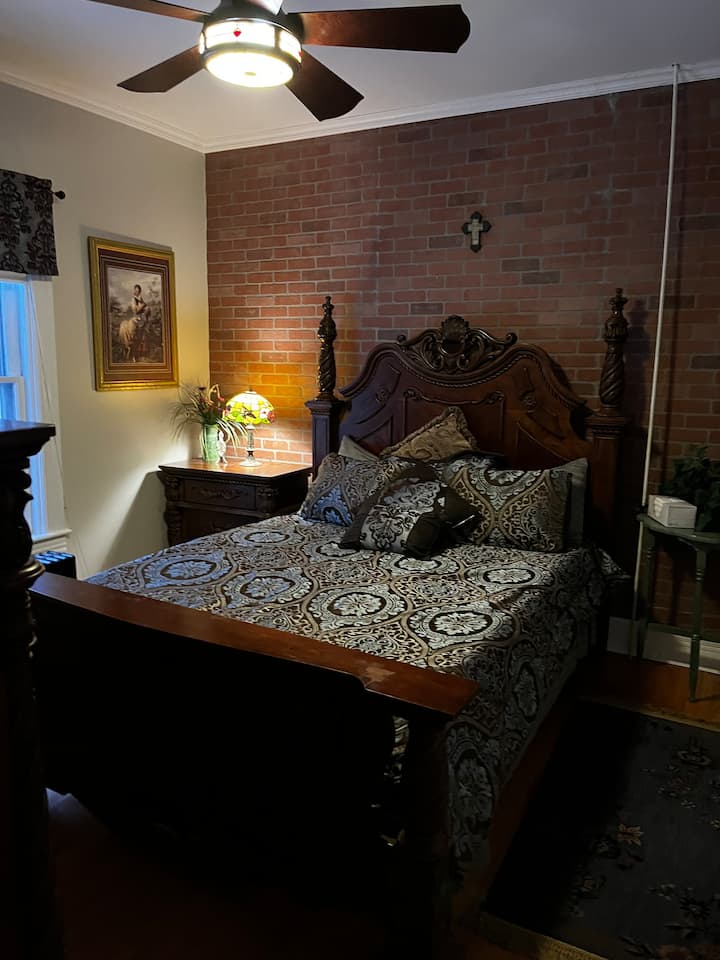Luxury Crandall Park Apt. - Bbq, Dishwr- W/d - Glens Falls, NY