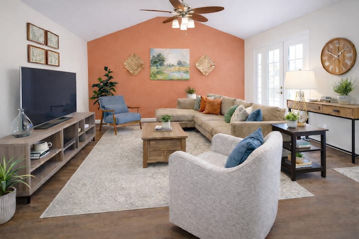 Holy Cow- Sleeps 10! King Suite, Fenced & Grill - Valdosta, GA