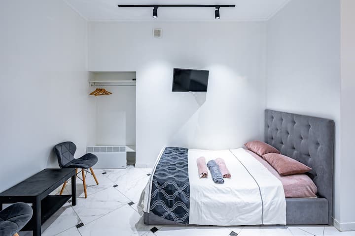 Лесі Українки,7.площа Ринок.Однокімнатна. - Lviv