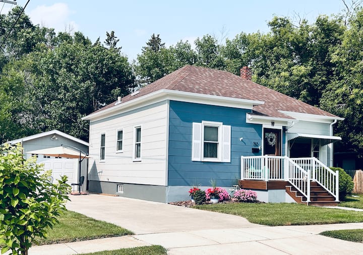 Renaissance Bungalow - North Dakota