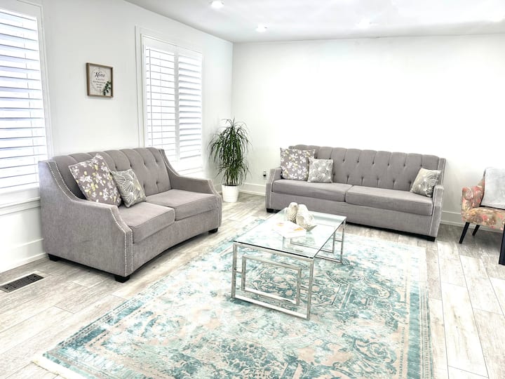 Fully Renovated 3br Home 
Nature View• Near Yonge - Aurora