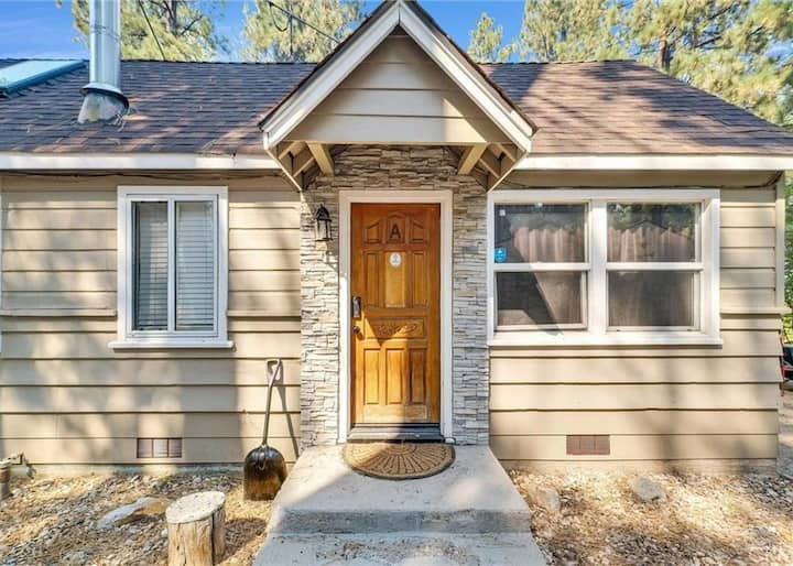 Cabin W/ Hot Tub•walk To Village/ Lake• No Pet Fee - Big Bear Lake, CA