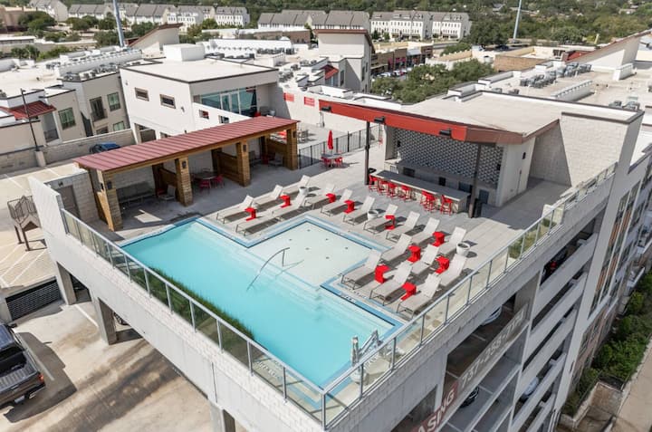 Modern Retreat • Rooftop Pool • Gym • Nearby Shops - Georgetown, TX