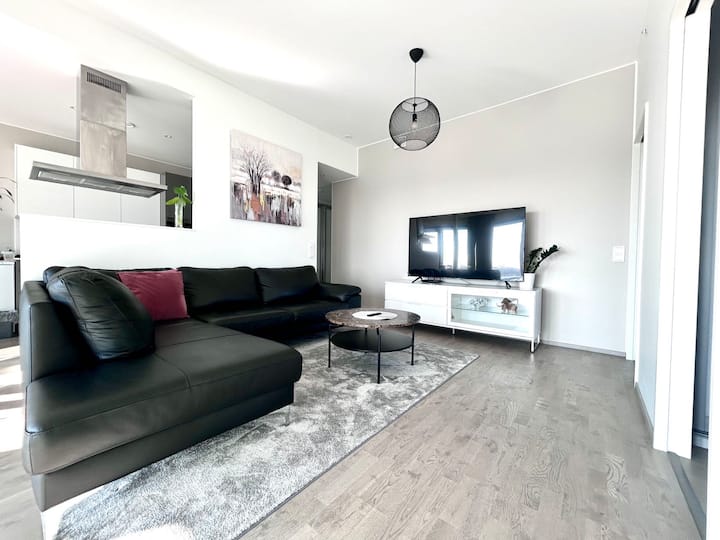 Skyscraper Sea View 4 Rooms - Helsinki