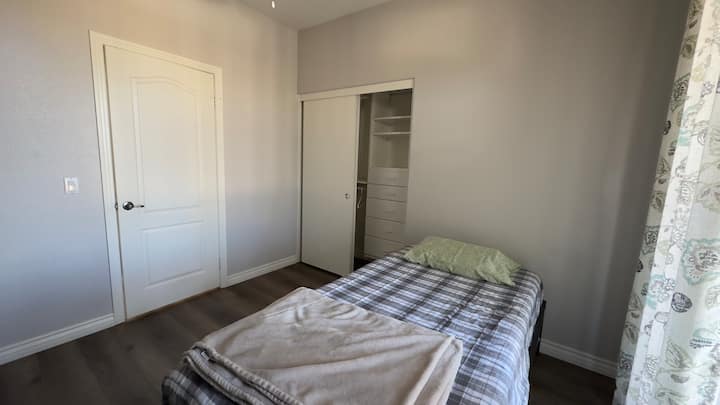 Room In House, San Diego - Chula Vista, CA
