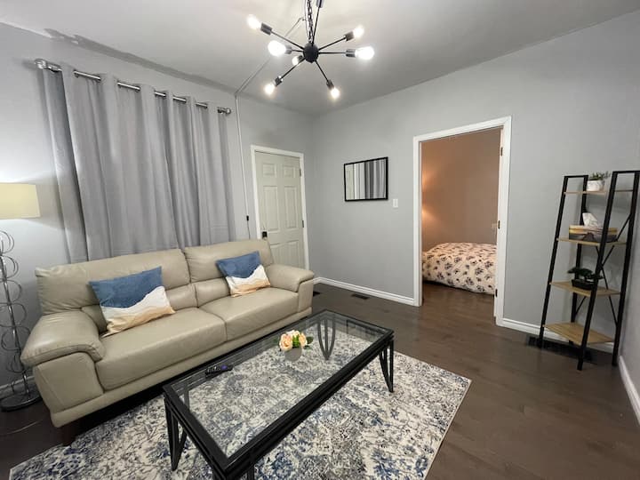 Cozy 2-bedroom Suite In Walkerville - Windsor