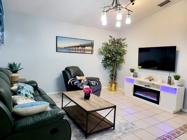 The Heart Of St Petersburg Close To Beaches - St. Petersburg, FL