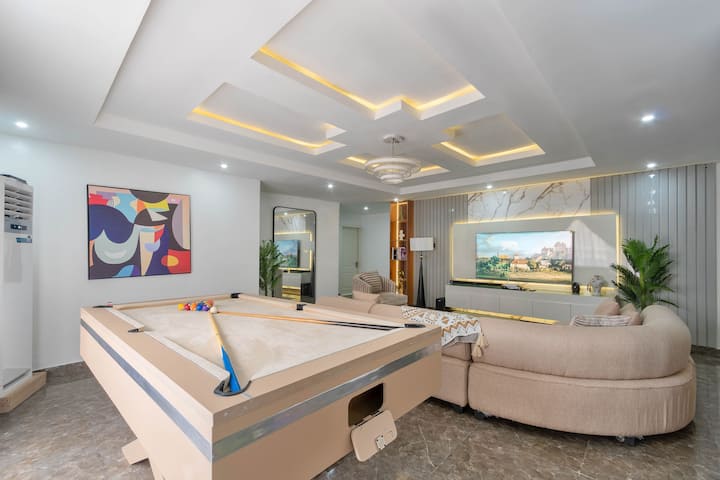 Oniru Vi 3br 3.5ba | Spacious + Fast Wifi + Pool - Lagos