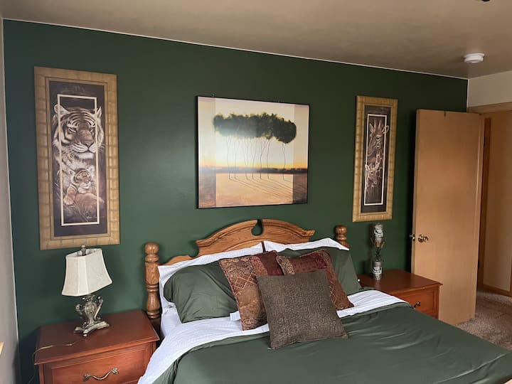 Freshly Remodeled Home In Quiet Neighborhood - Appleton, WI