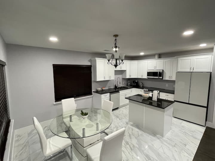 "Modern Haven Near Fort Worth" - Fort Worth