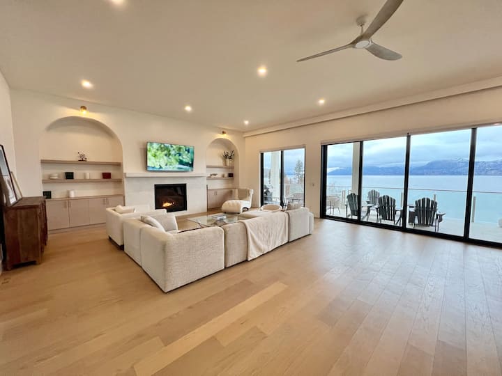 Okanagan Lakefront Beach House - Canada