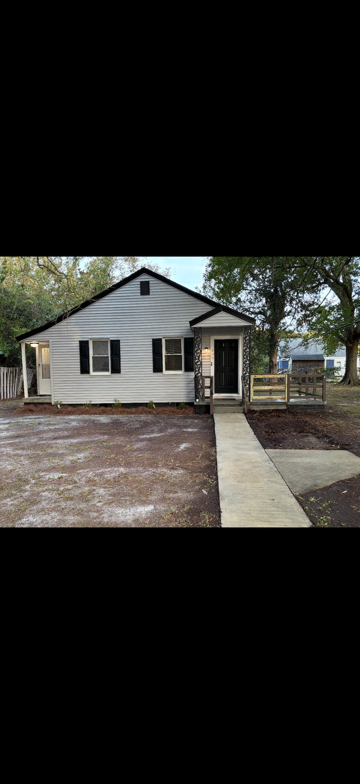 Arbor St. Cottage - Greenville, NC