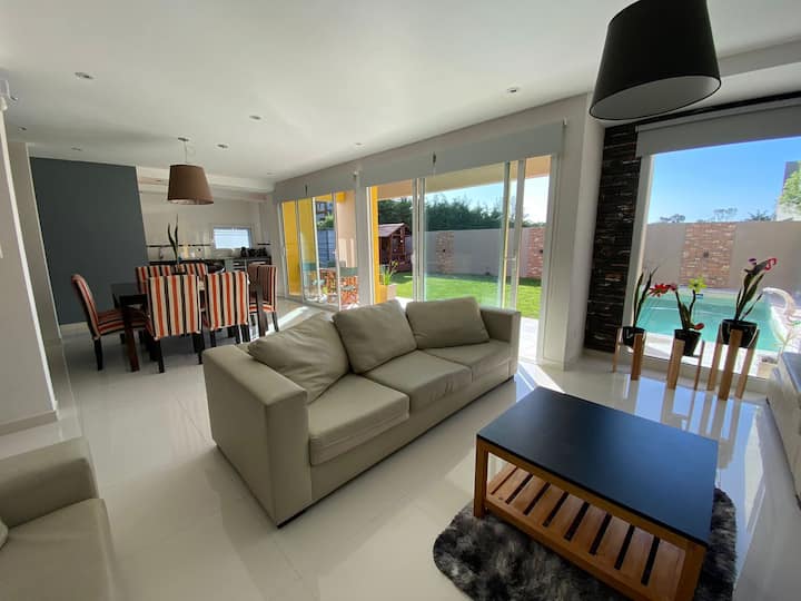 Casa Con Pileta Climatizada - Necochea