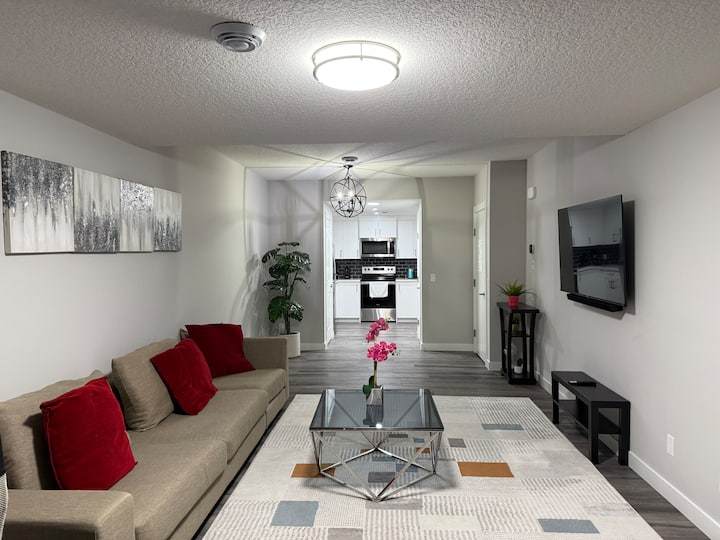 Urban Oasis Basement Retreat-1br Private Suite - Calgary