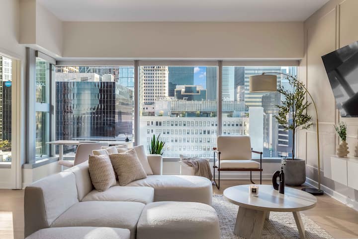 The Marilyn - Luxe Highrise W/ Parking, Gym, Pool - Los Angeles, CA