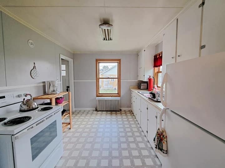 Welcoming 2 Bed Home In-town - Ely, MN