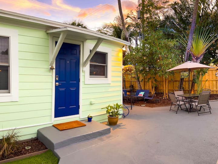 Private Cottage Near Beach & Downtown, Bikes - Lake Worth, FL