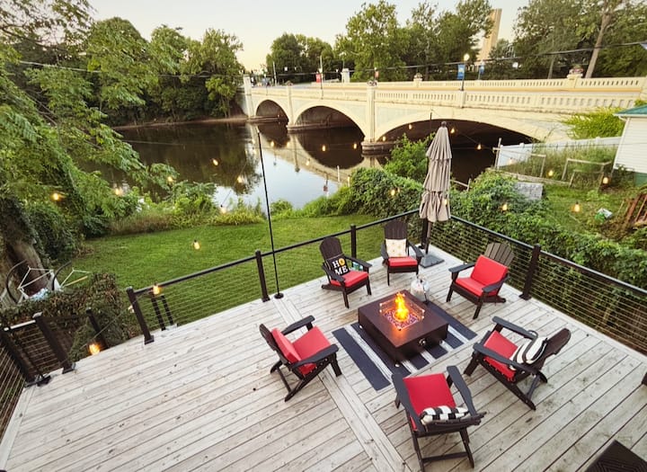 Cozy Riverfront Home - Lake Albert, Granger