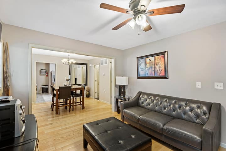 Stylish Pet‑friendly Kc Home Near Stadiums & Yard - Arrowhead Stadium - Kansas City
