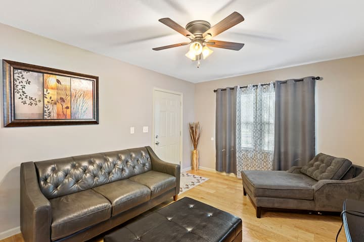 Stylish Pet-friendly Kc Home W/ Yard & Parking - Kansas City, MO