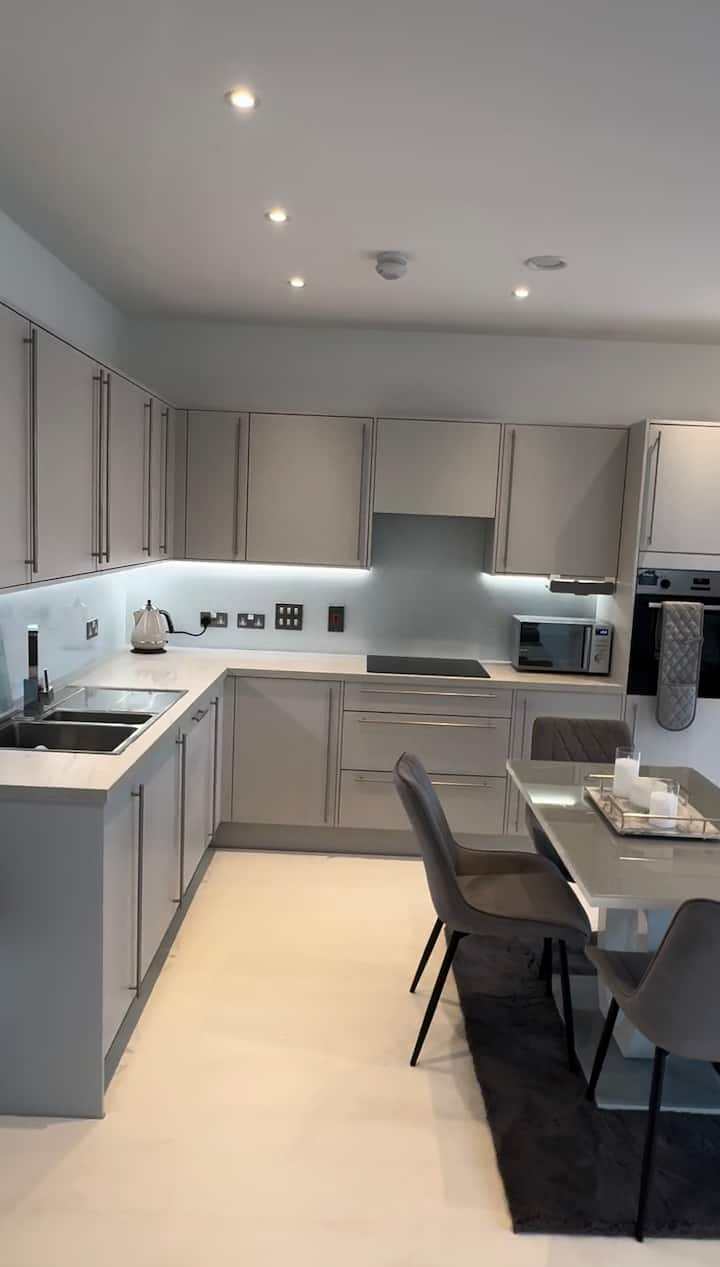 East London Riverside Lux Apt - Romford