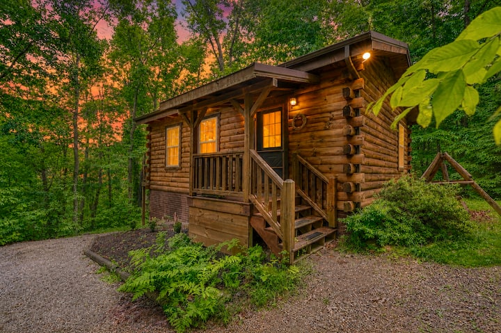 Cozy Retreat | 8 Min To Trails | Hot Tub+firepit - Hocking Hills State Park, OH