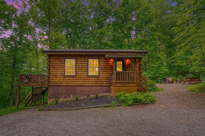 Secluded Retreat- Hot Tub, Game Room & Fire Pit - Hocking Hills State Park, OH