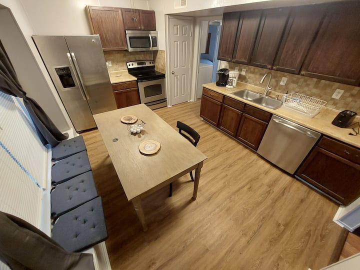 Charming Home With Private Yard - Grand Prairie, TX