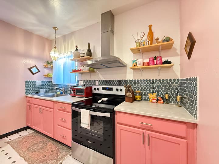 Pink House W Mt. View’s, Kayaks, & 3.5m To Snp! - California