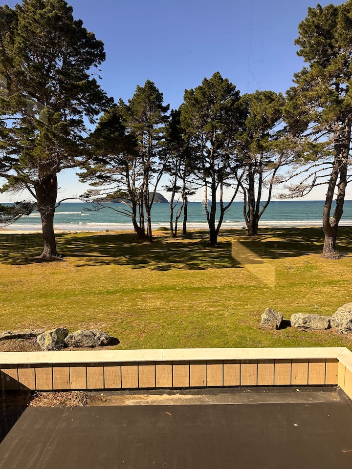 Beachfront Bliss In Pauanui– 3br / 3ba - Pauanui