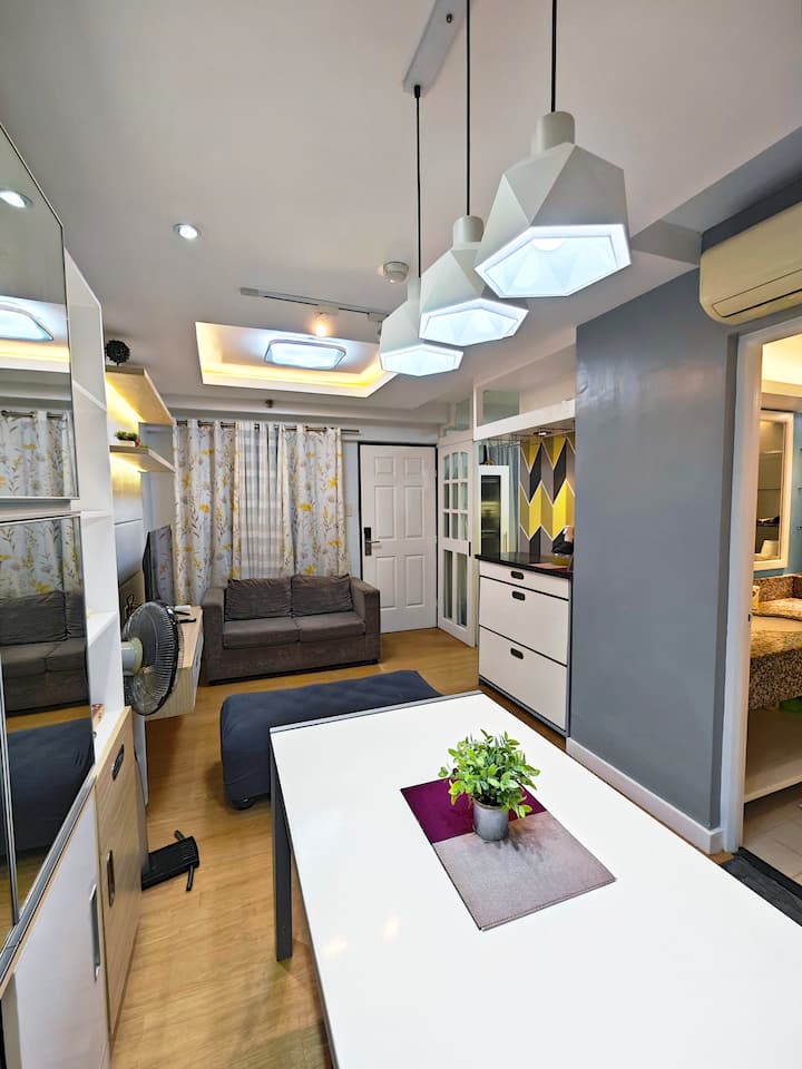 Bright & Homey 2br Near Rob Magnolia | Family Spot - Quezon City