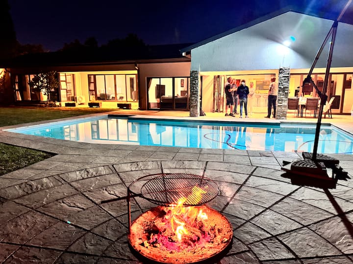 Big Family Home Pool • Solar • Space To Breathe - Chartwell