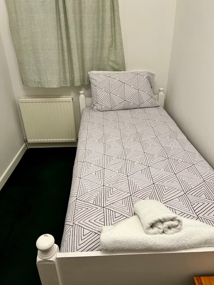 Private, Single Room, Near The Railway Station. - Southampton, UK