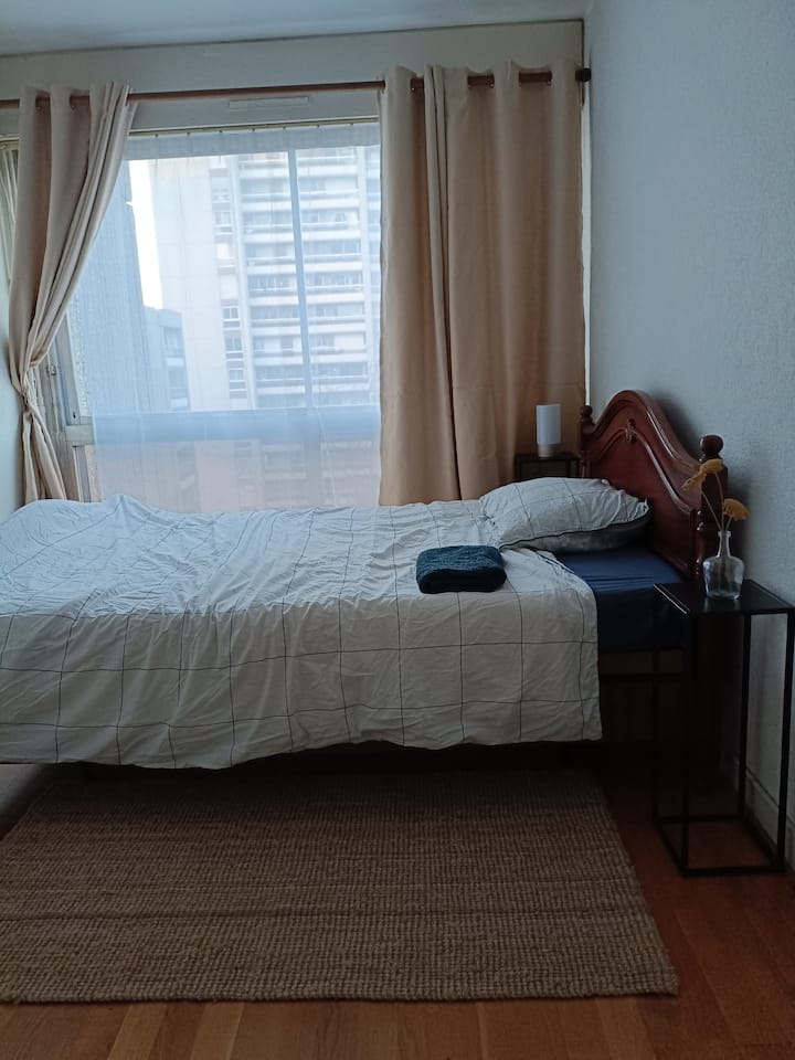 Chambre Lit Double à Paris 19e - Paris