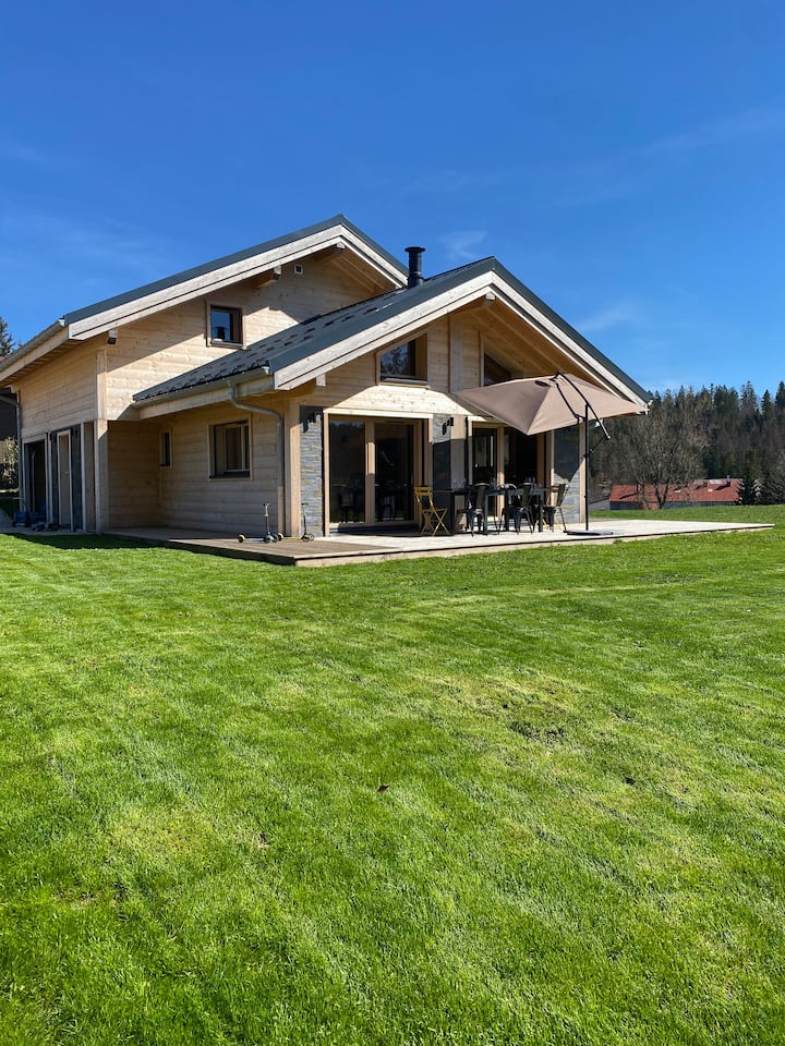 Grand Chalet Flambant Neuf Au Calme - Lamoura